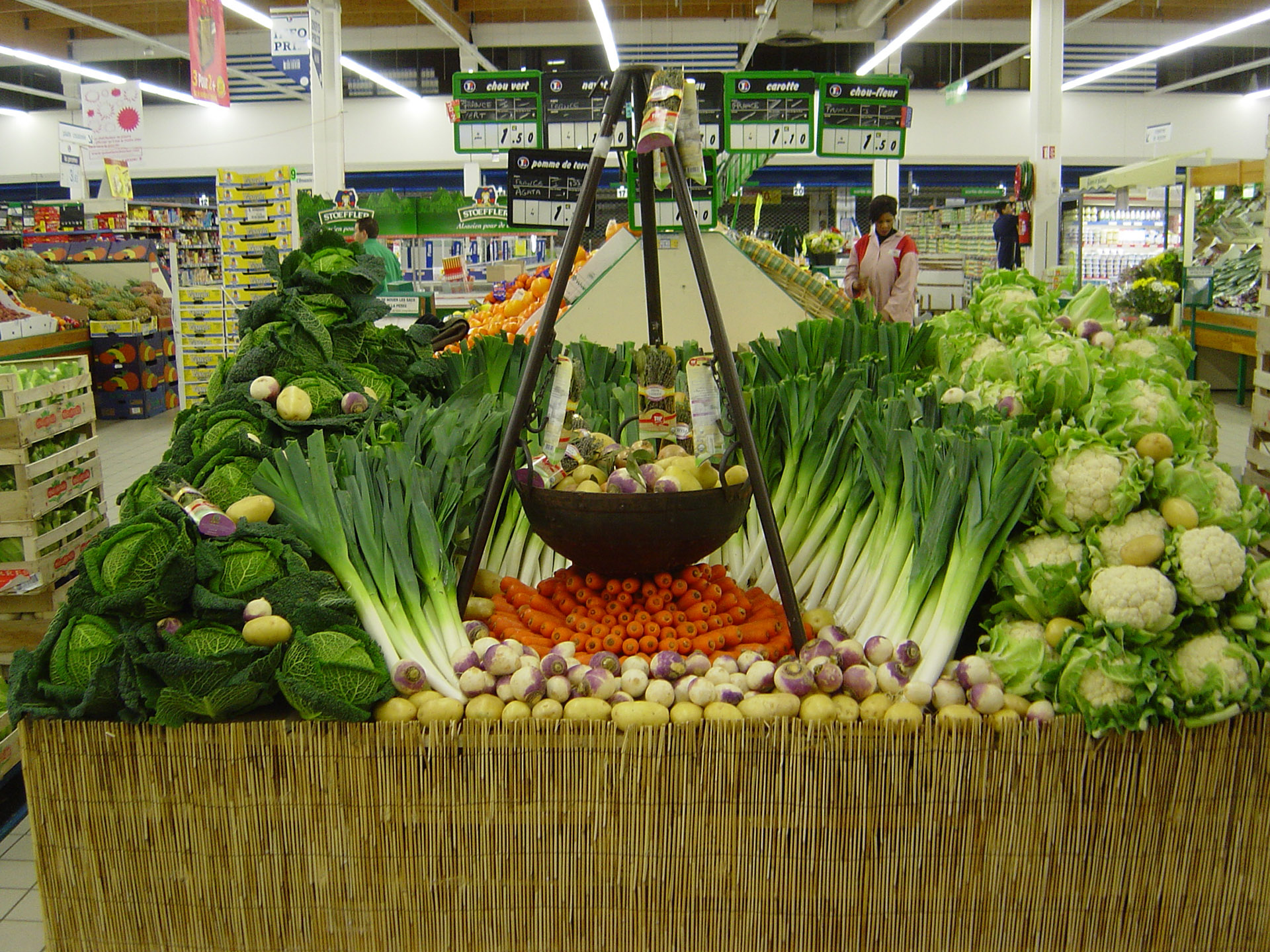 Mise en rayon, théâtralisation et animation - Maison Laurance